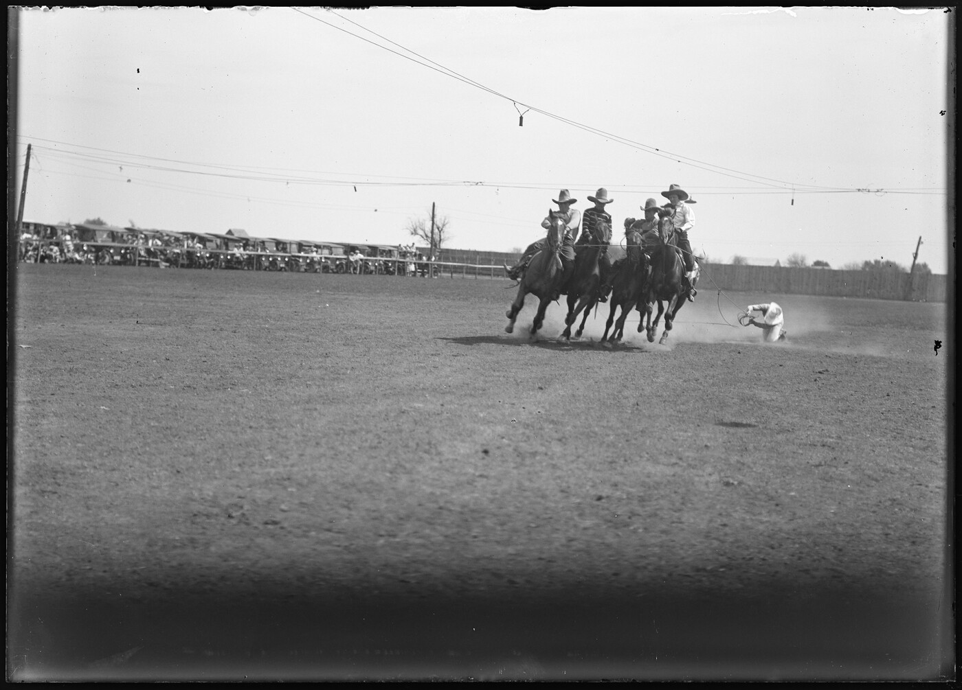 Man being dragged after lassoing four people on horseback at Texas ...