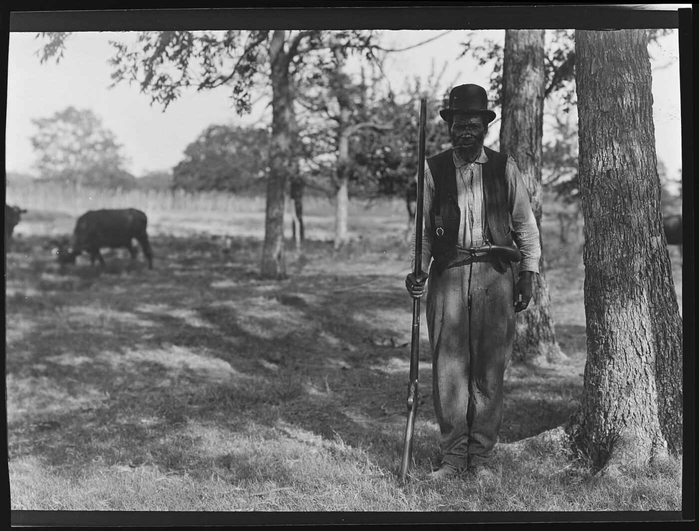 [Ex-slave holding a "long rifle," Bonham, Texas] | Amon Carter Museum ...