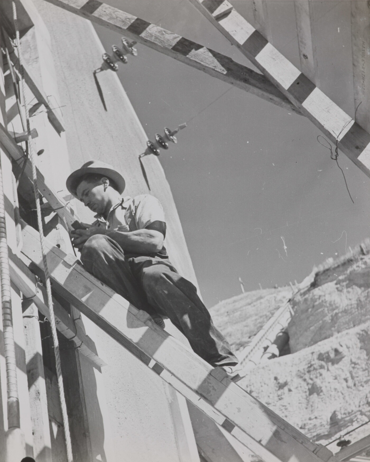 [Worker on pylon ladder] | Amon Carter Museum of American Art