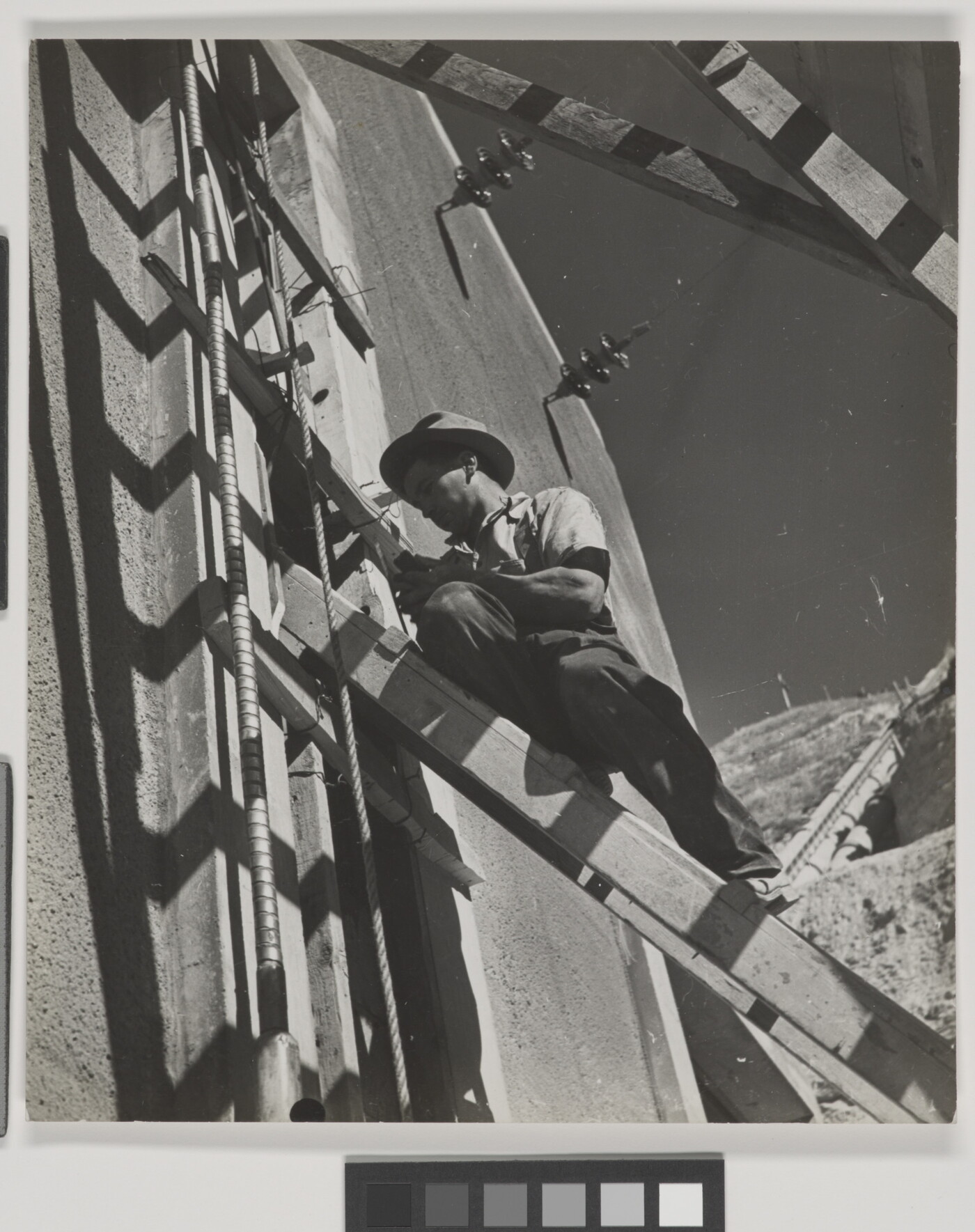 [Worker on pylon ladder] | Amon Carter Museum of American Art