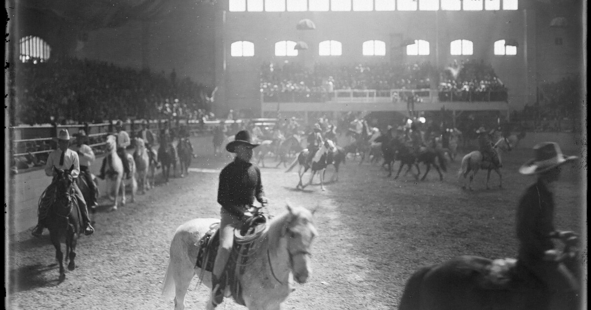 [Rodeo grand entry, Southwestern Exposition and Fat Stock Show Rodeo ...